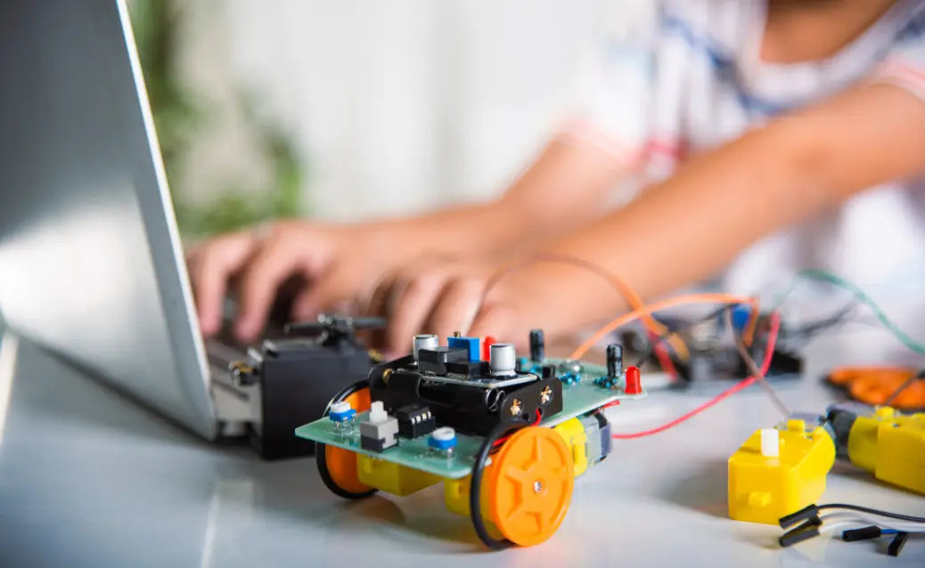 Top 10 High-Tech Toys That Teach Kids Coding Fun – 4Es novelty